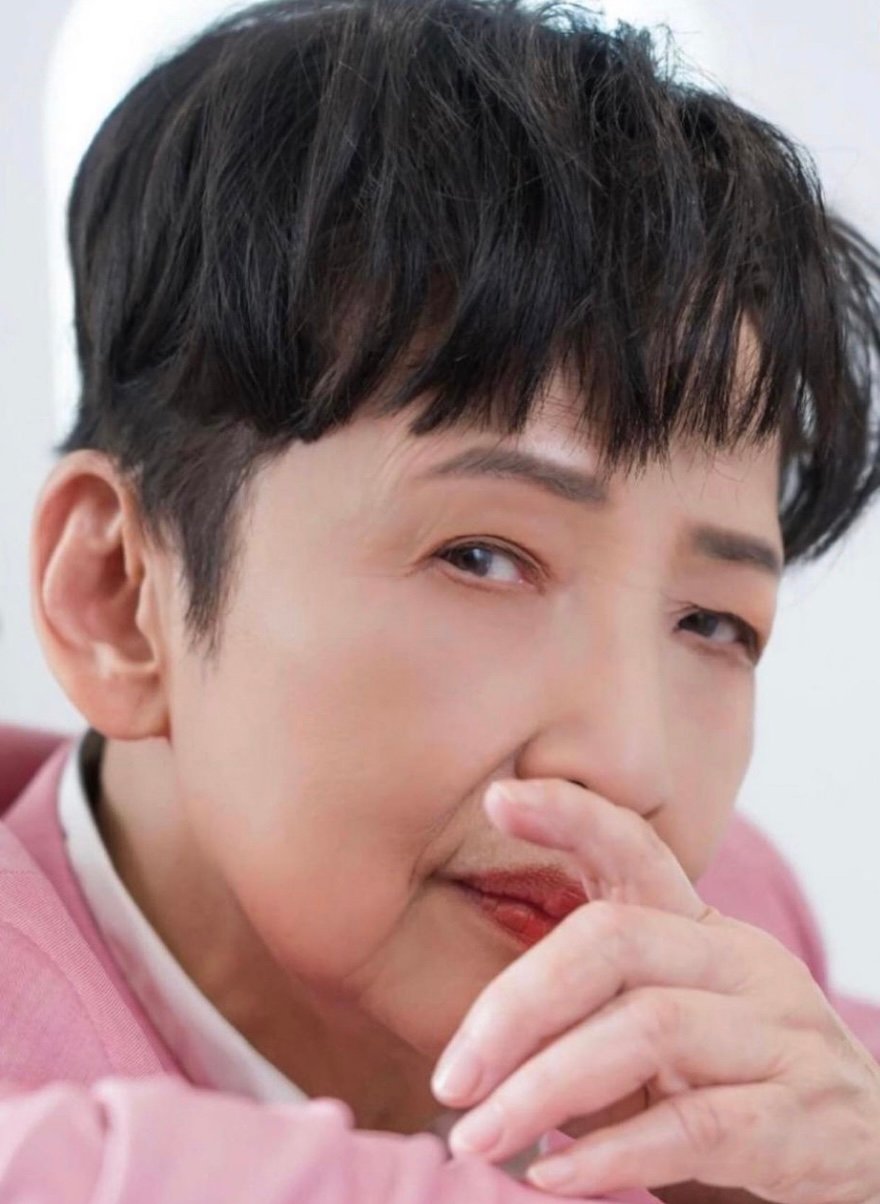 【78歲馮素波成IG達人】化身Anson Lo＋貼MIRROR合照 分享健康心得